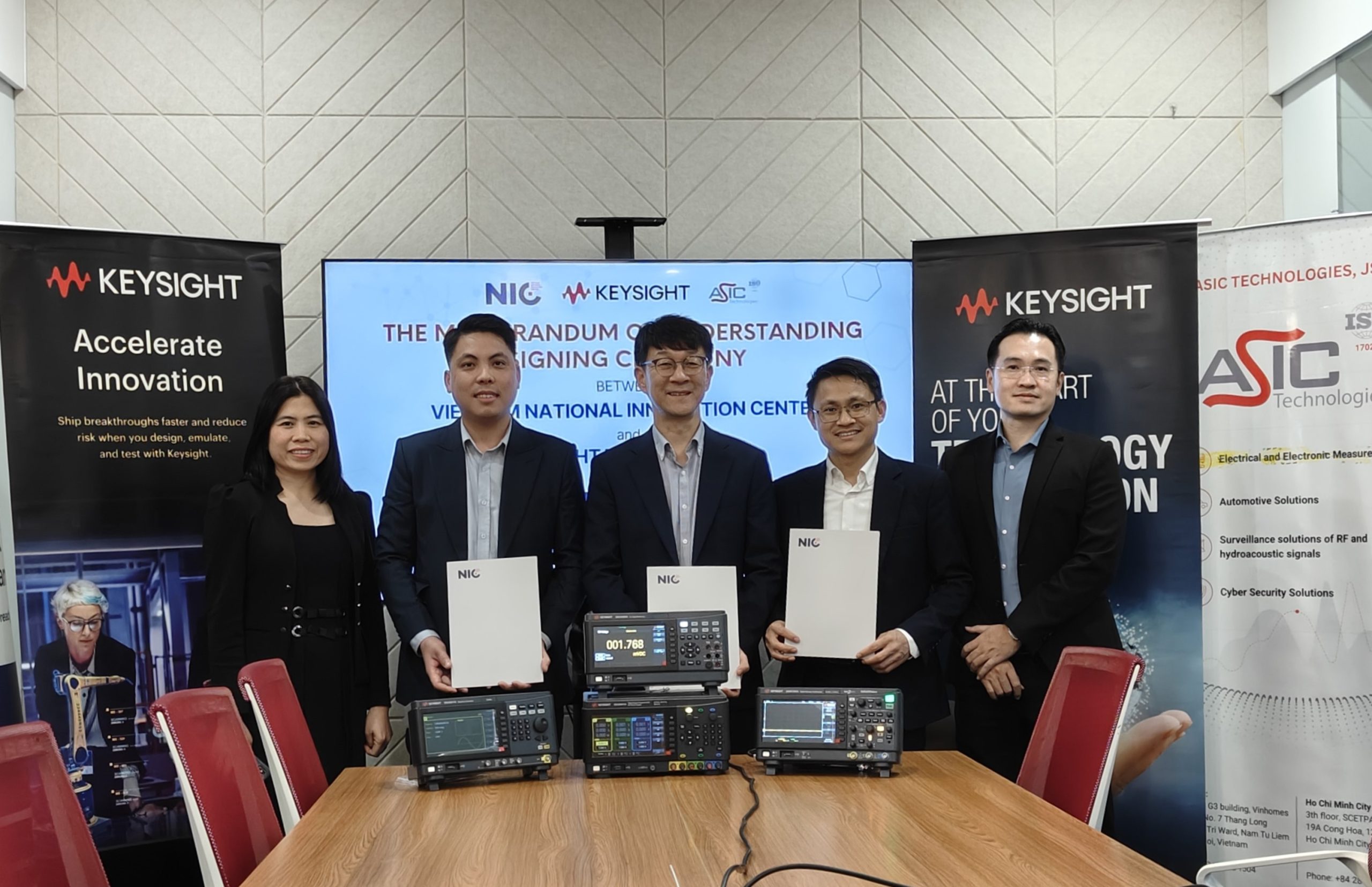 Hợp tác giữa ASIC Technologies, Keysight Technologies và Trung tâm Đổi ...